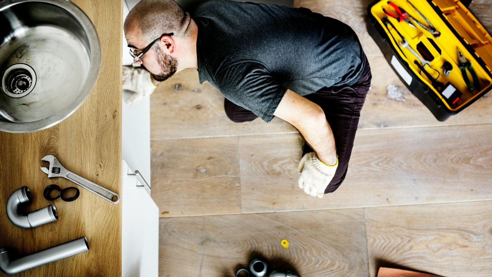 How long does plumbers' putty take to dry and why it matters | Homeaglow